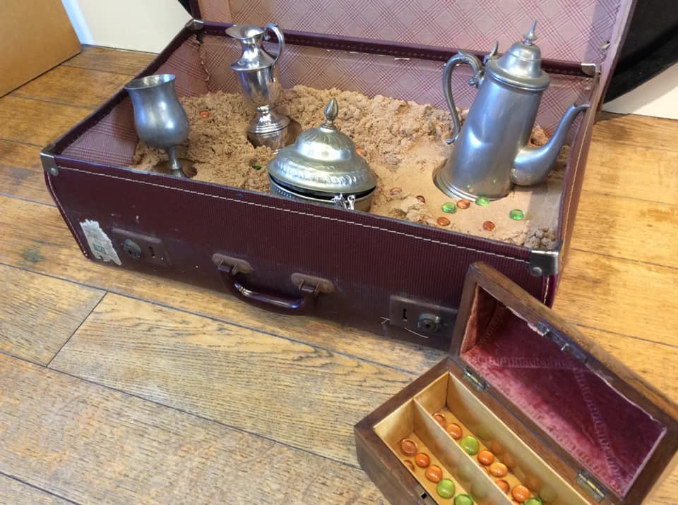 A sandcastle in a suitcase.... | Nursery Reading | Preschool ...